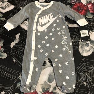 Nike | Pajamas | Nwt Nike Air Kids Smiles Button Onesie Footsie 6m ...